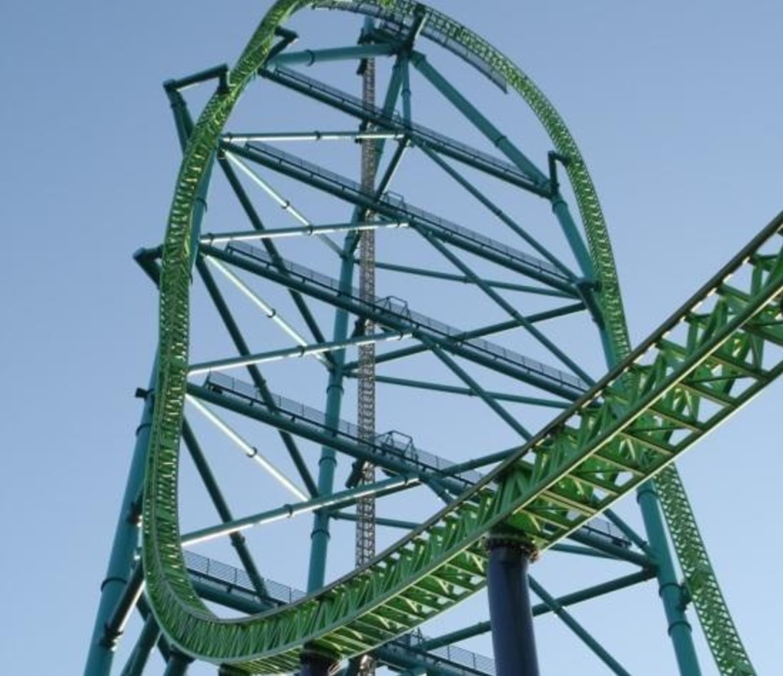 Riding the Fastest and Tallest Roller Coaster in the World | Flight ...